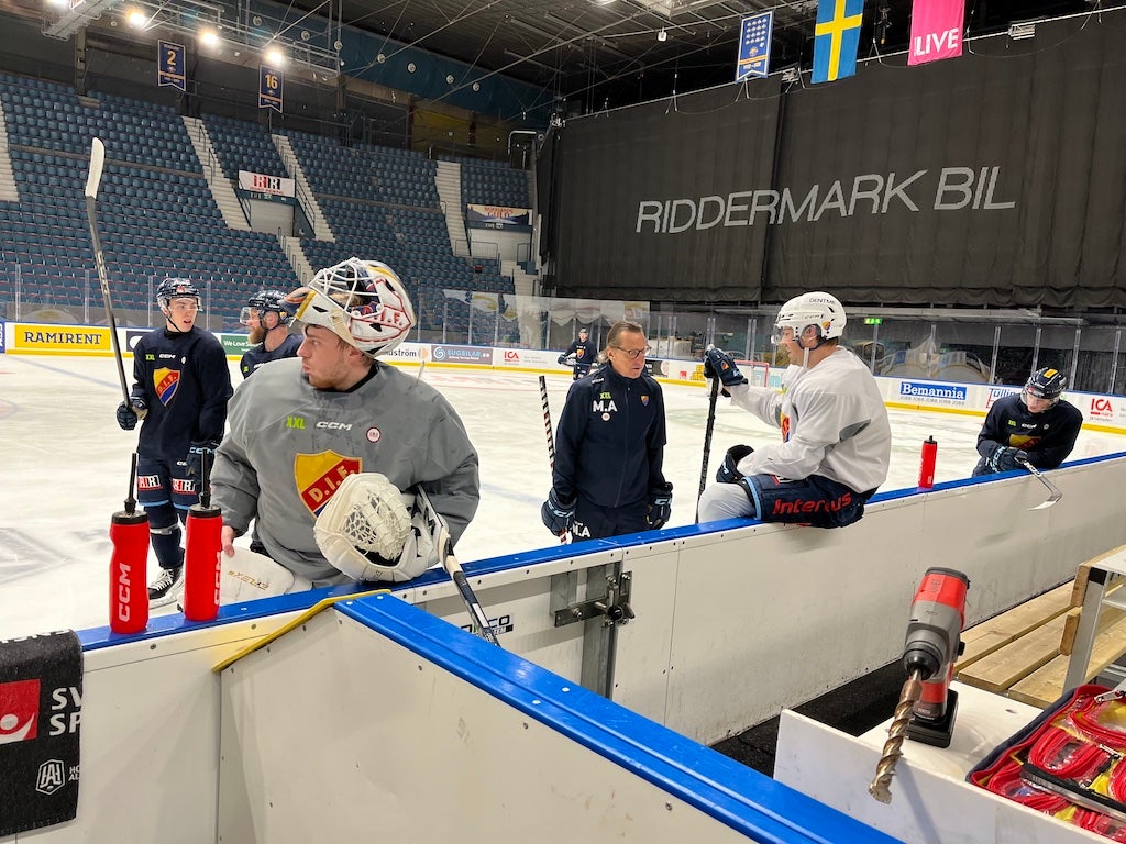 DIF saknar stjärnskottet – backen tillbaka - HockeyNews