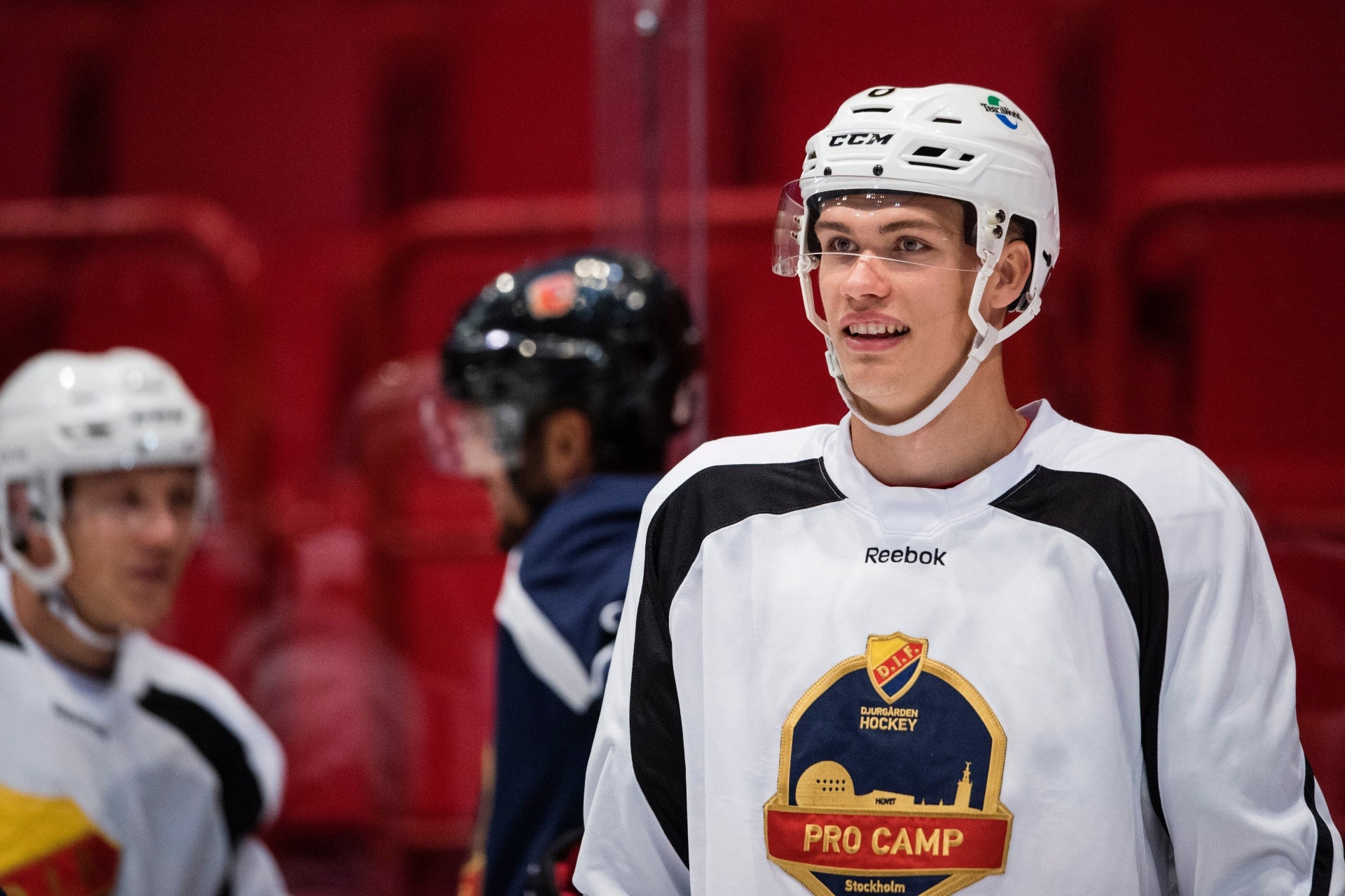 Andreas Englund skriver nytt kontrakt med Stanley Cup-mästarna - HockeyNews