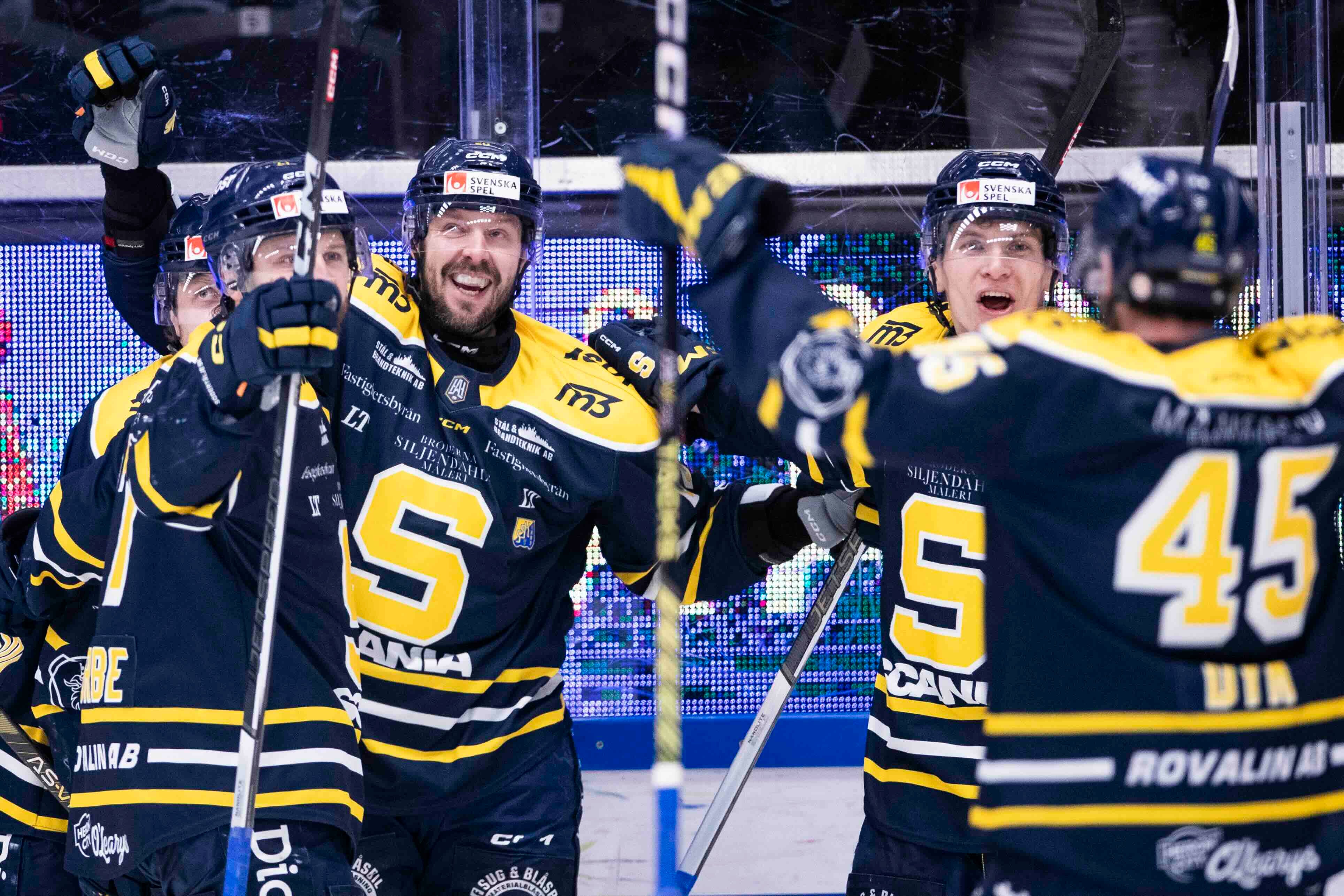 Marcus Eriksson tackade för hyllningen – med två mål till - HockeyNews