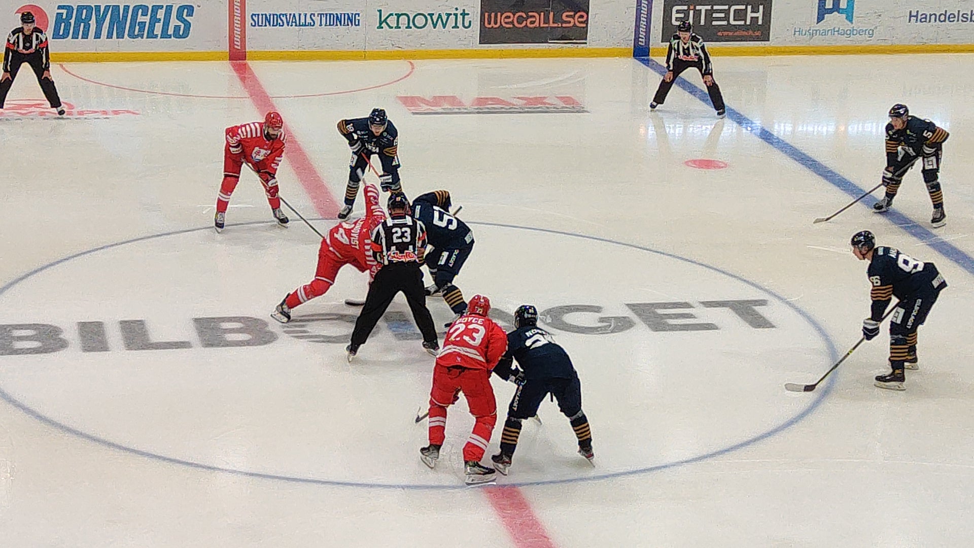 Hockeyettanlaget bjöd upp mot Timrå – föll med flaggan i topp: "Ska ha beröm" - HockeyNews