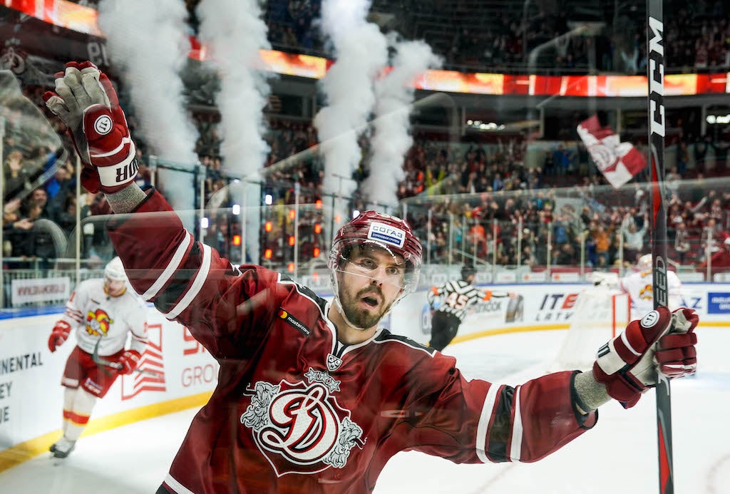 Linus Videll hittar målet vart han än kommer – rekordskytt - HockeyNews